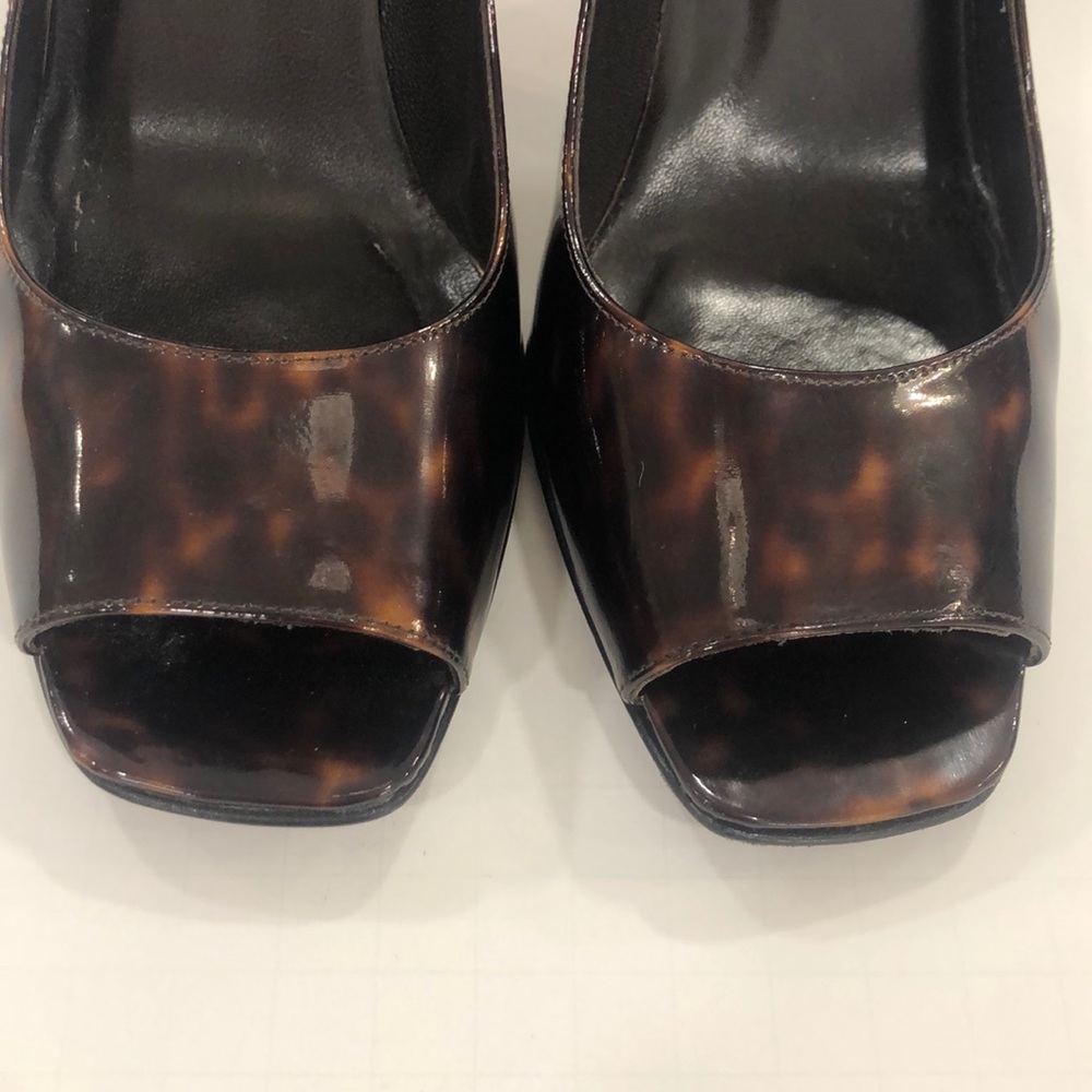 Stuart Weitzman Open Toed Tortoise Shell Pump 9m. - Gem